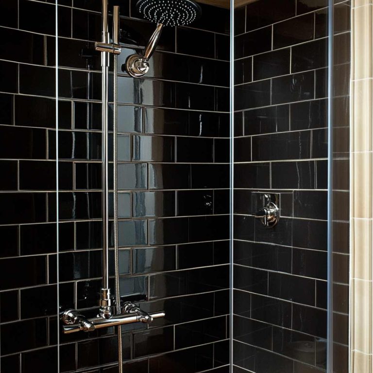 21 Stylish and Space-Saving Small Walk In Shower Ideas