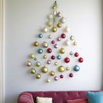 23 Space-Saving Wall Christmas Tree Ideas for a Festive Home