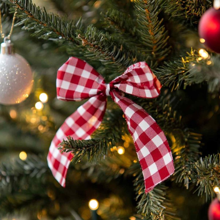 21 Unique Tree Ribbon Decorating Ideas to Dress Up Your Christmas Tree