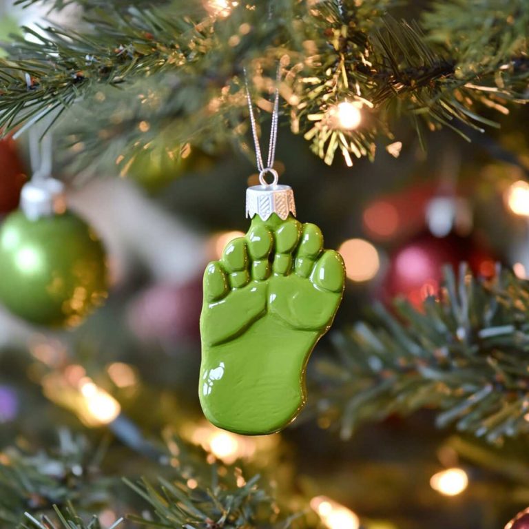 23 Grinch Christmas Tree Ideas That Spread Holiday Cheer!