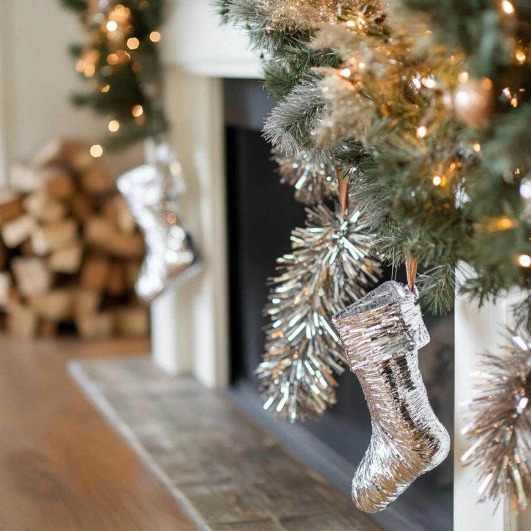 21 DIY and Elegant Christmas Garland Ideas for a Merry Home