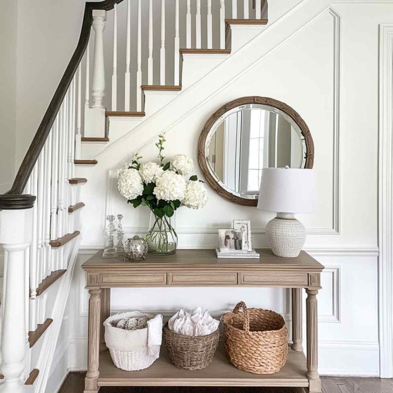 19 Stylish Stair Landing Decor Ideas to Inspire You