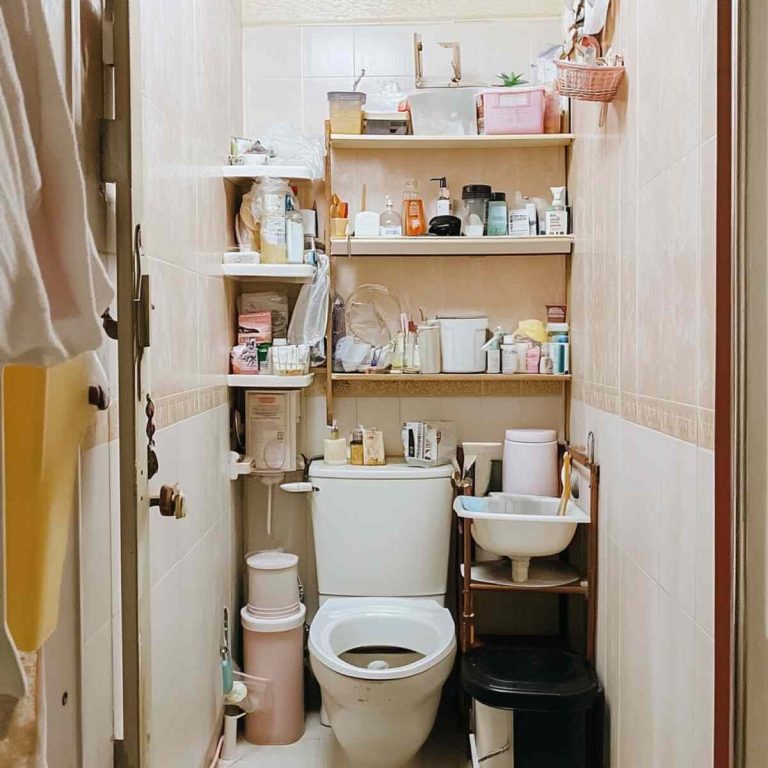 How to Declutter Your Bathroom in 30 Minutes