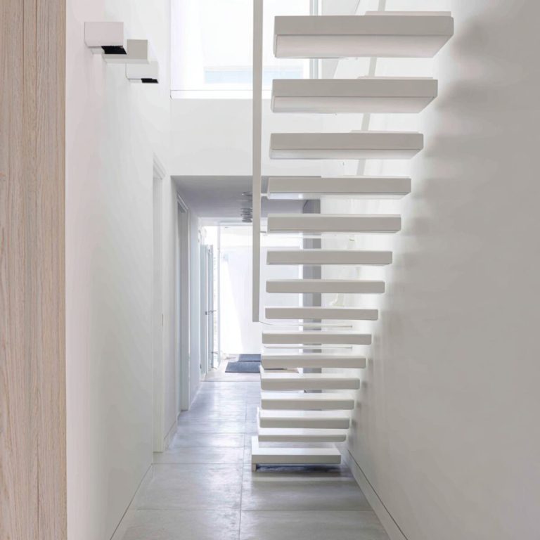 20 Open Riser Stair Ideas That Will Instantly Modernize Your Home