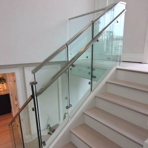 19 Brilliant Glass Stair Railing Ideas That Make Any Home Look Bigger