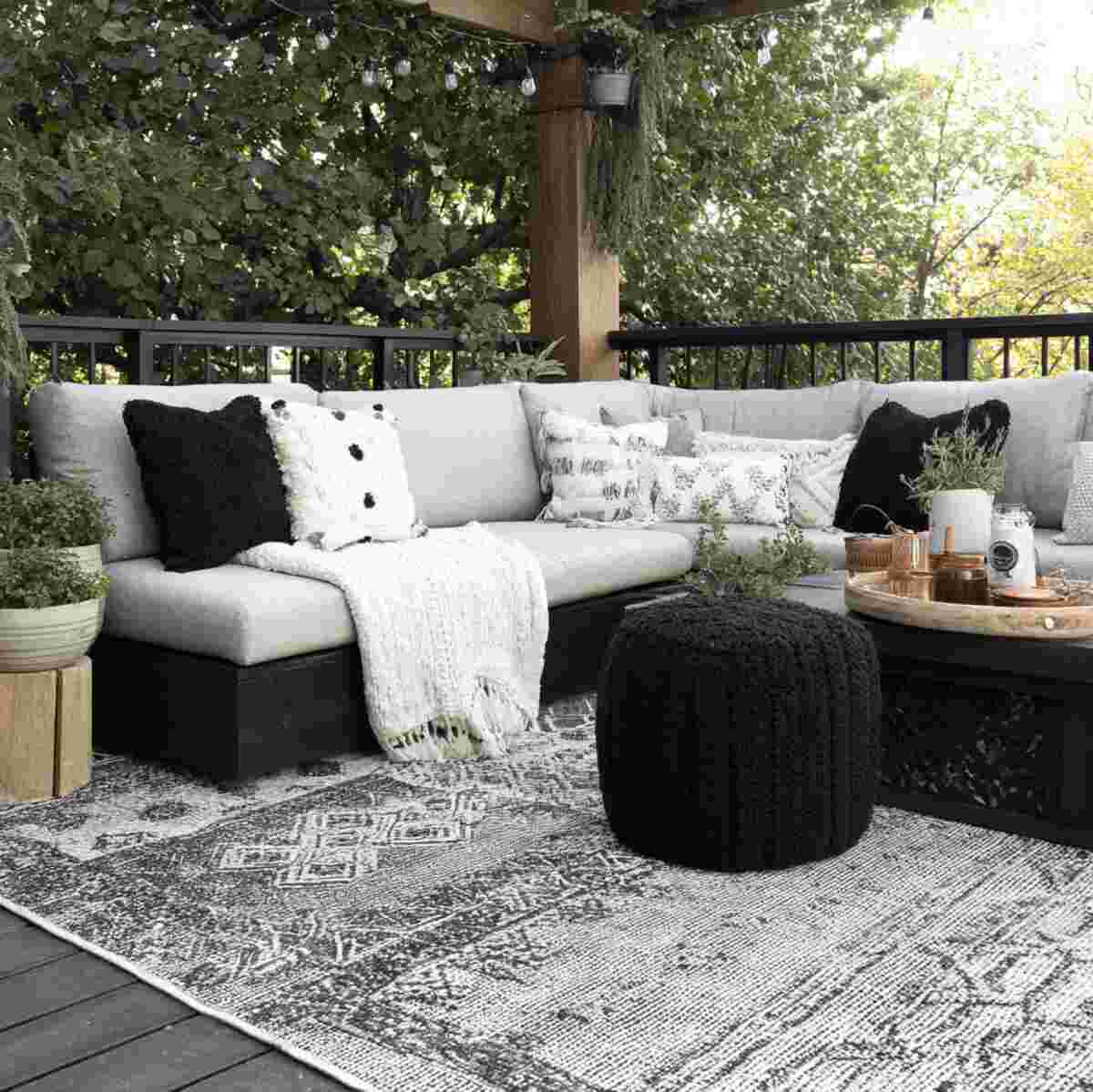 25 Outdoor Rug Layering Ideas That Instantly Upgrade Your Patio